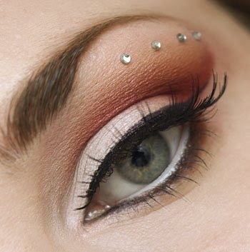 Cheia de FruFru: Inspire-se : Strass na make