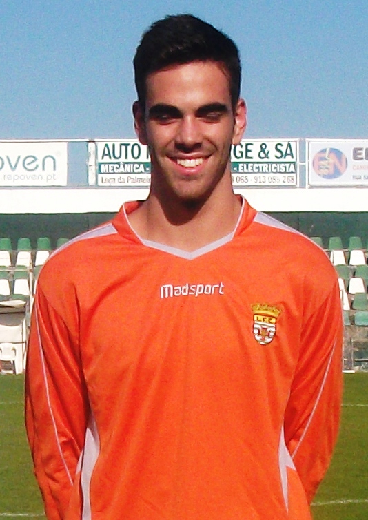 Mitchfoot Futebol Matosinhos: TIAGO OLIVEIRA POR EMPRESTIMO NO SCS HORA.