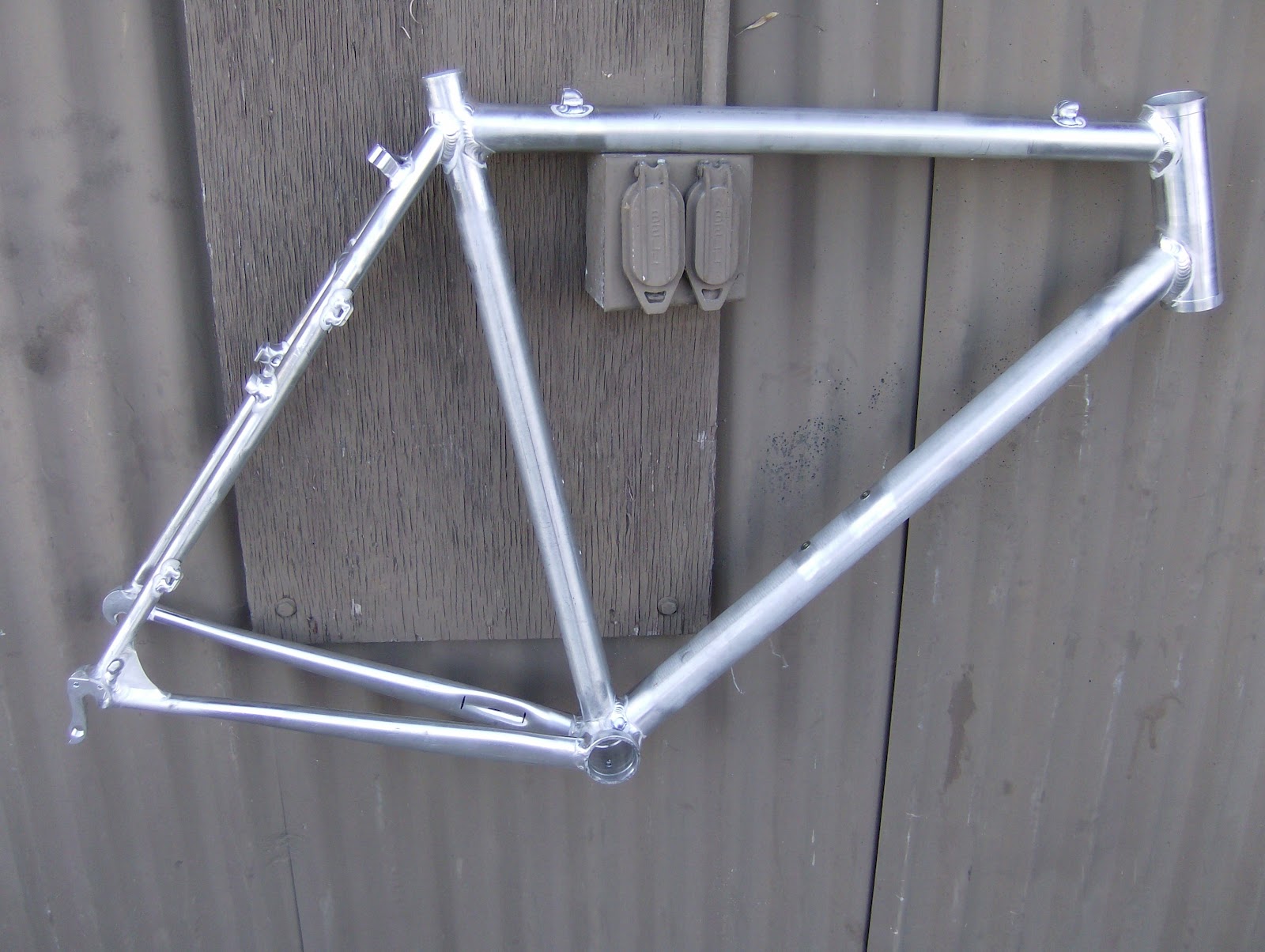what's up in Santa Cruz: Two big-headed aluminum 'cross frames