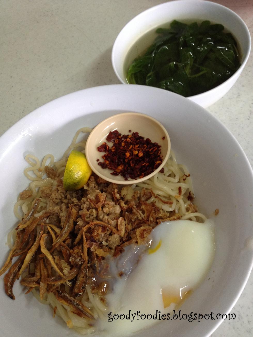 GoodyFoodies: Pan Mee @ Restoran Madam Chiam Curry Noodle House, Taman ...
