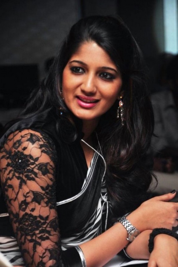 VIJAY TV ANCHOR DIVYA PICS HQ STILLS ~ Ztamil