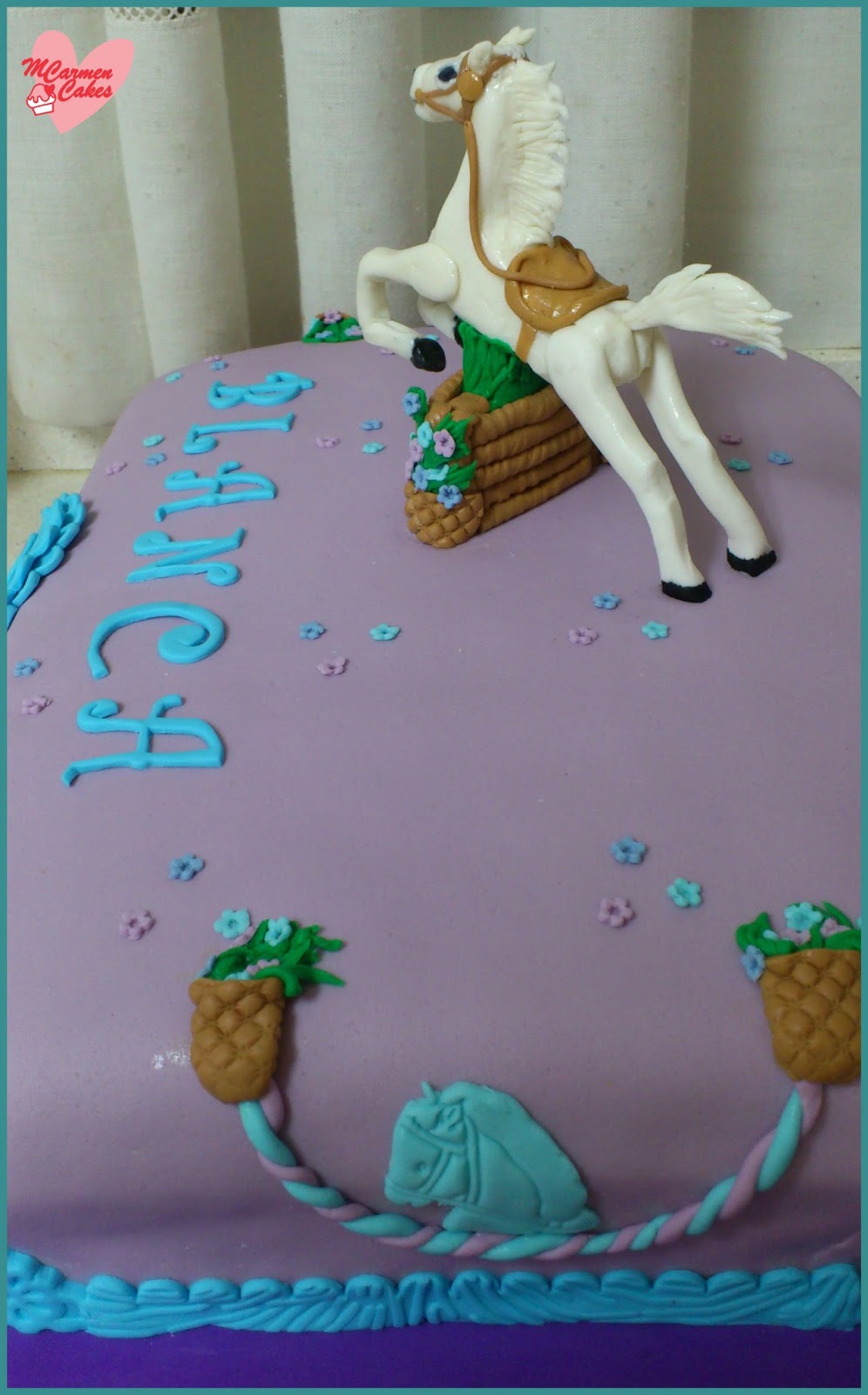 MCarmen Cakes: Tarta Caballo Blanco.