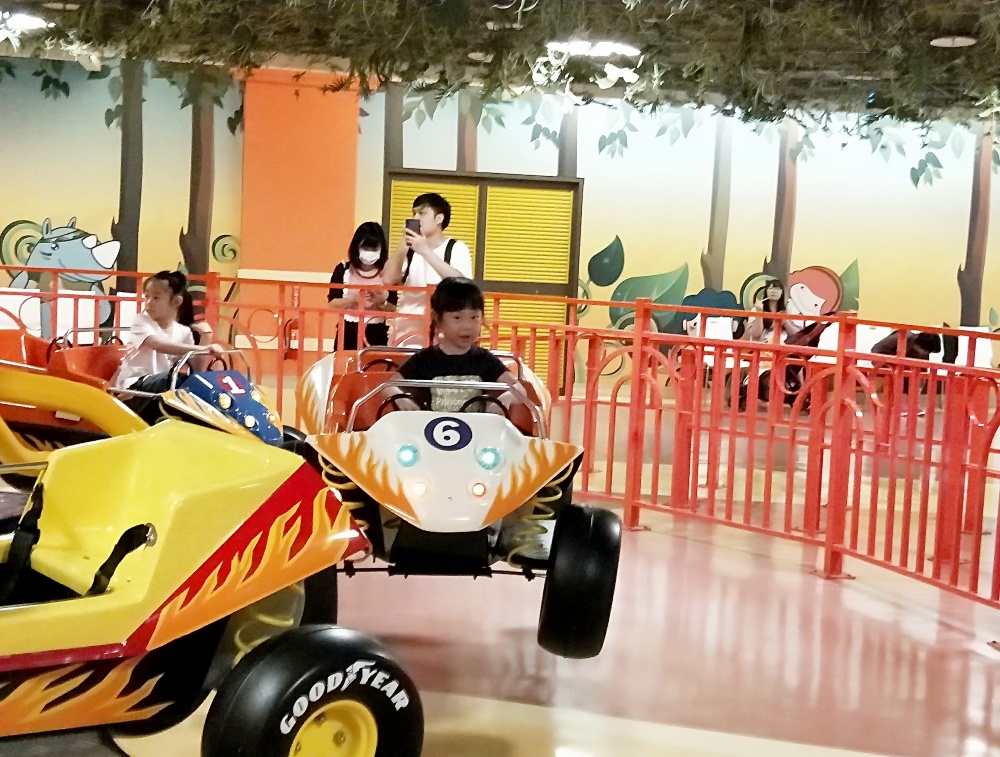 Kaohsiung Kids Friendly Itinerary Day 7: Fun Bus > E-Da Theme Park > E ...