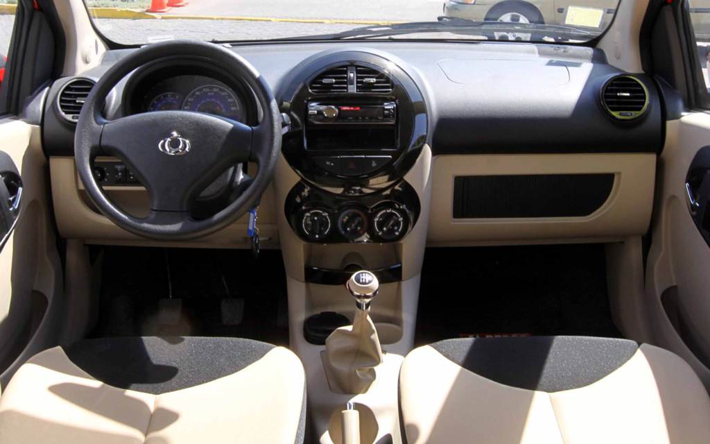 Geely chega ao Brasil com sedã EC7 e hatch LC