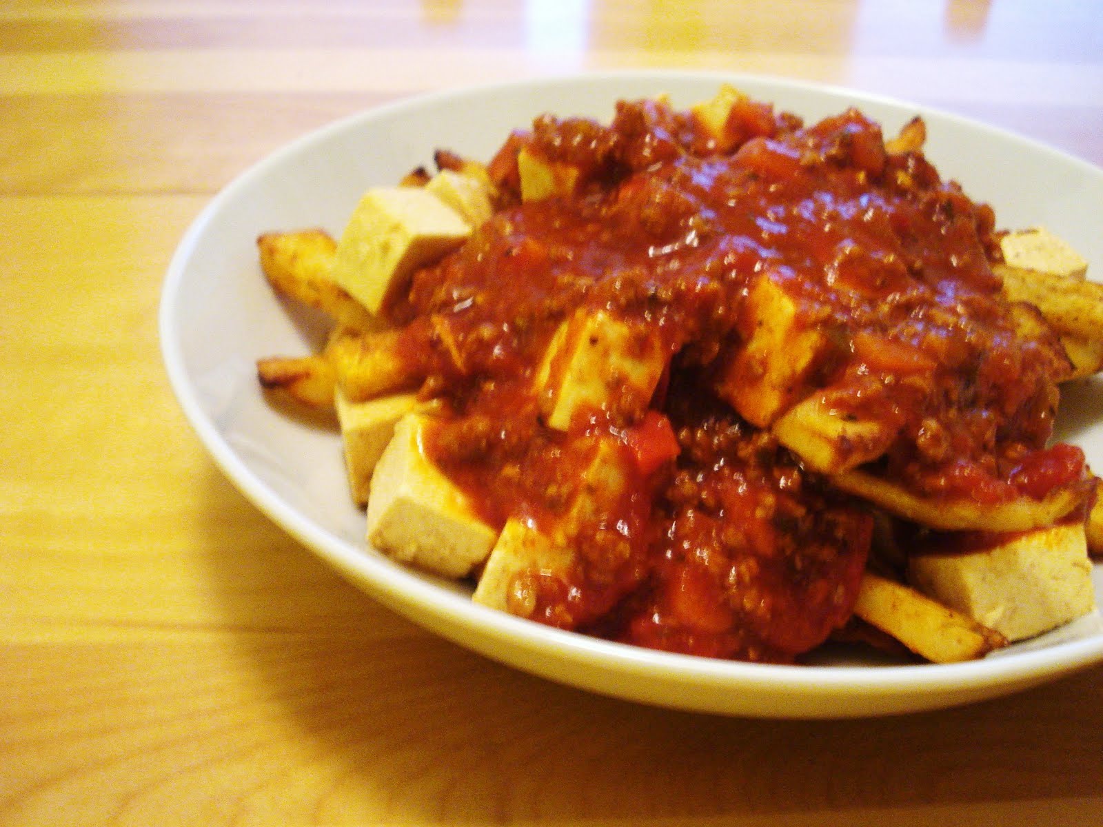 Presque végé: Poutine au tofu à l'italienne