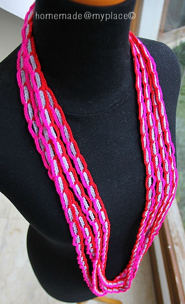 A simple & colourful necklace