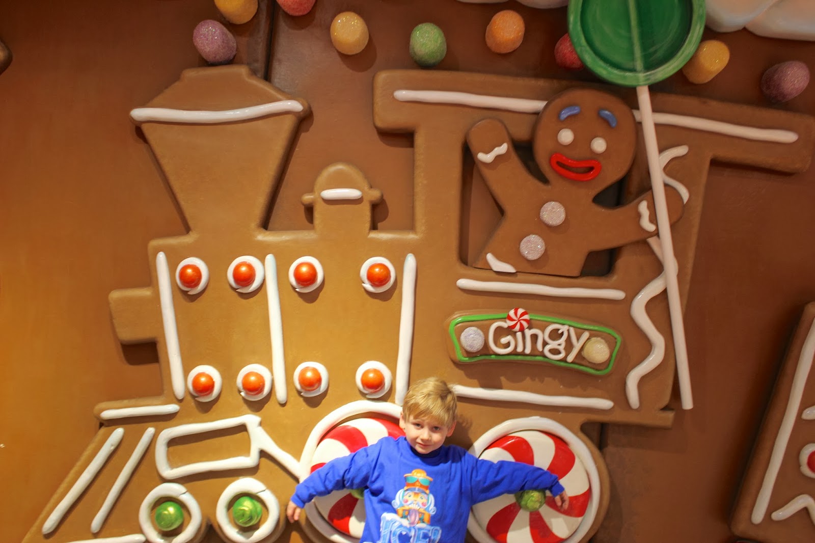 World of the Wilsons: Gingy's Gingerbread House