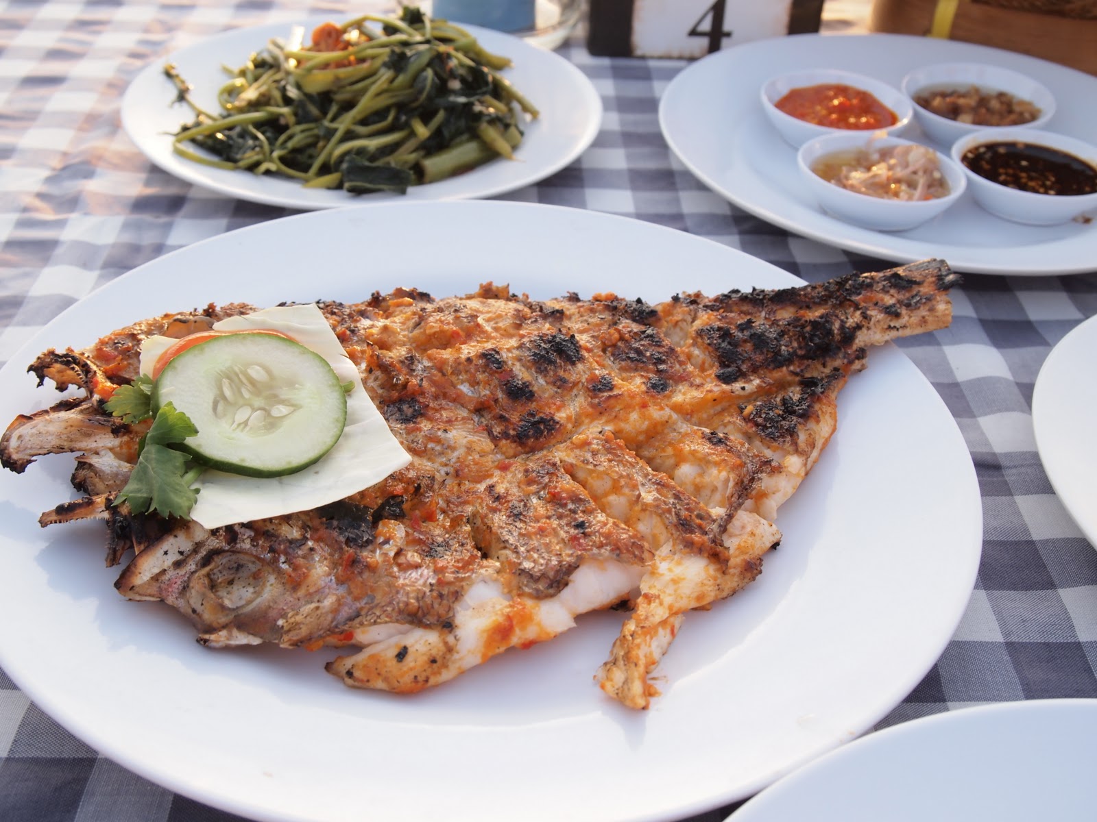 four legged foodies: Seafood @ Bali 21 Cafe, Jimbaran Bali