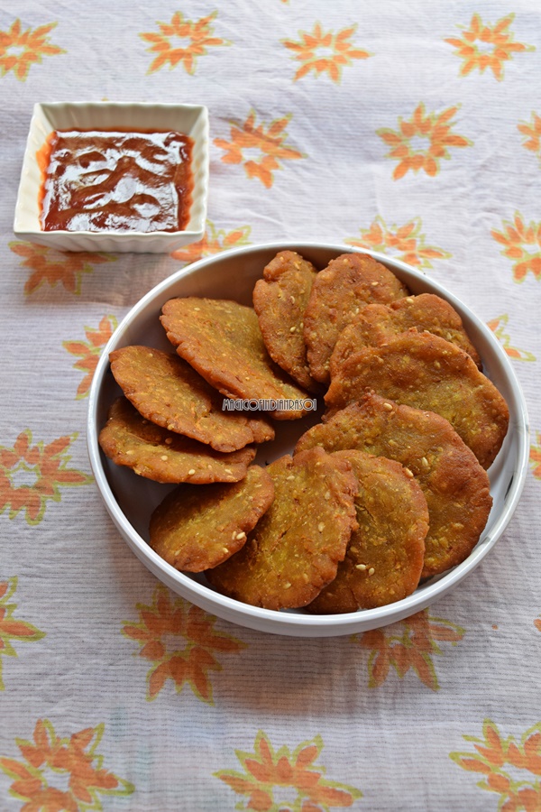 Dudhi Jowar Na Dhebra Recipe | Gujarati Dhebra Recipe | Magic of Indian ...