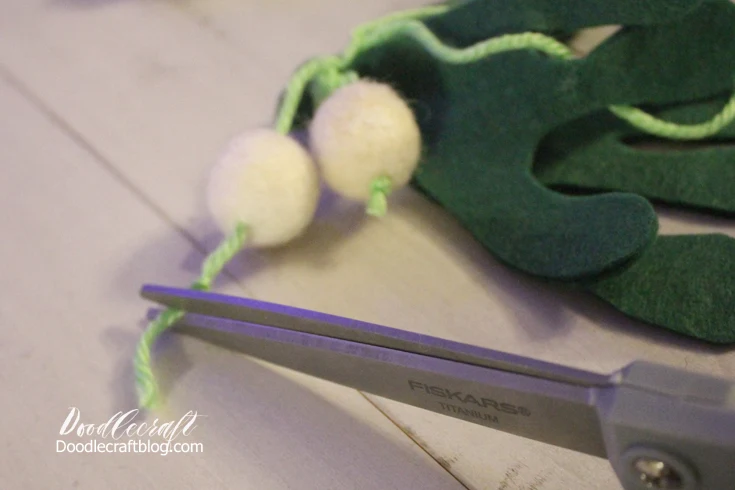 DIY: Felt Mistletoe Decoration!