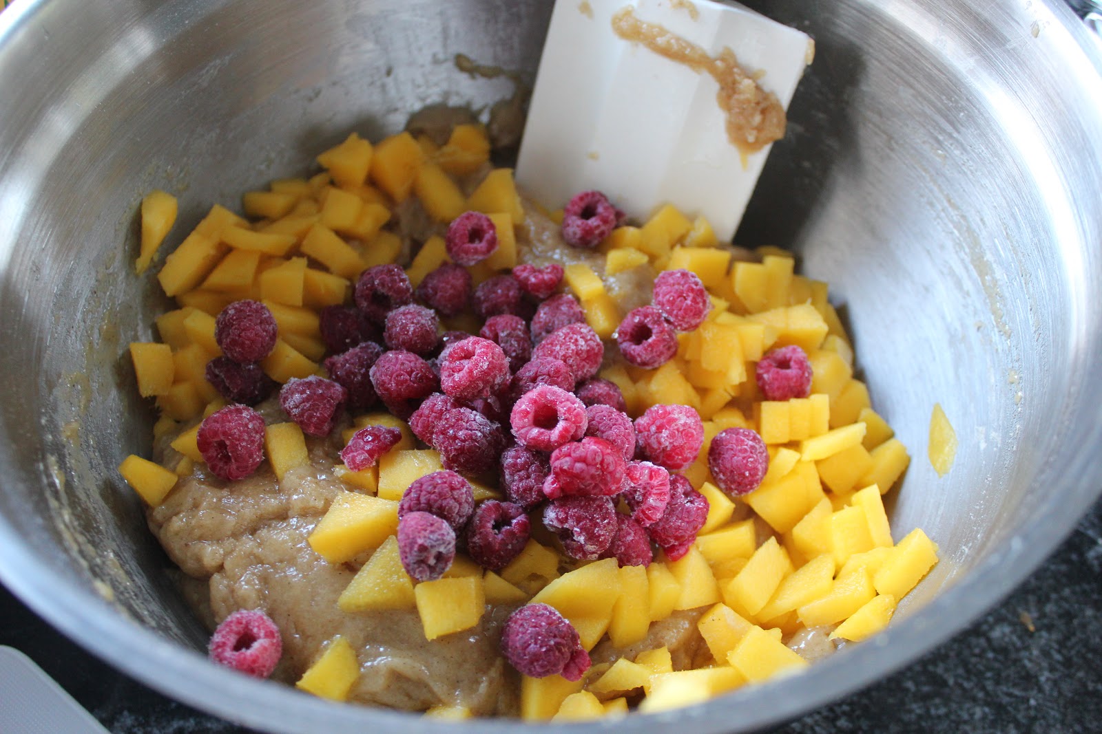 Delicious Dishings: Mango-Raspberry Breakfast Cake
