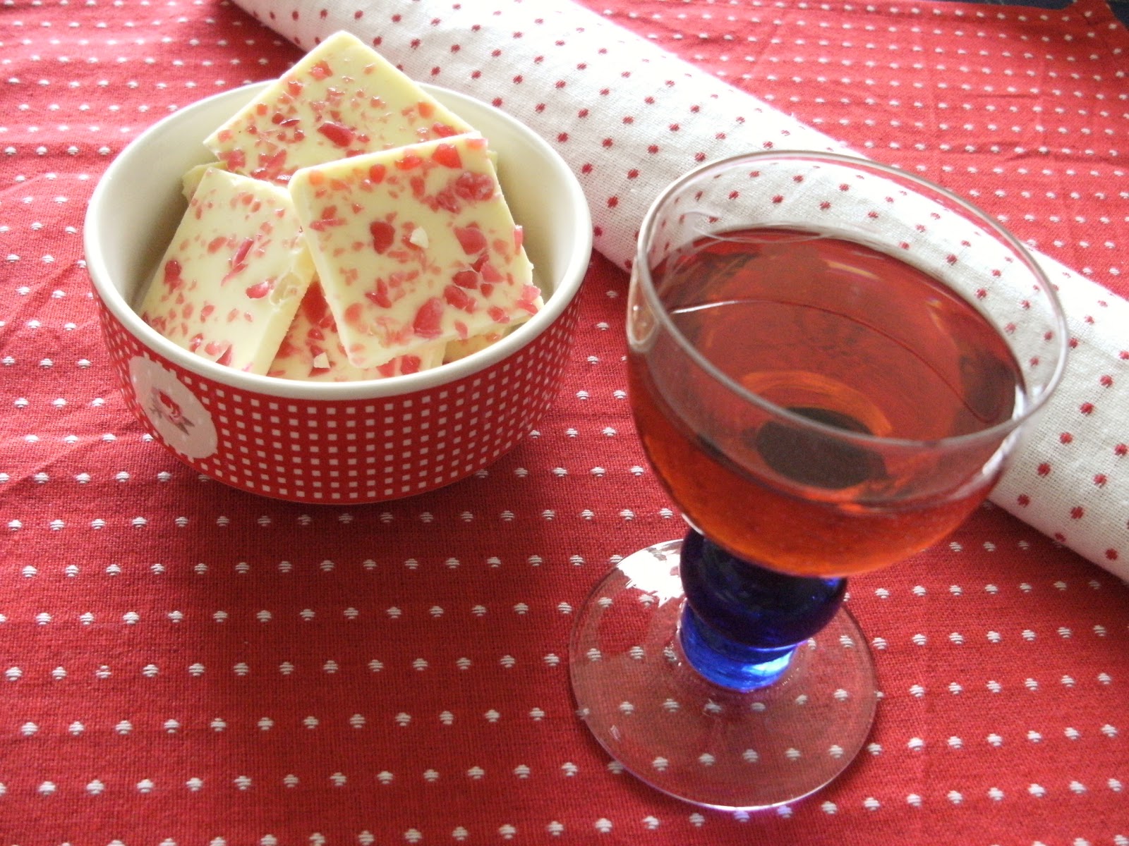 Petiscos da Sofia: Licor de morango