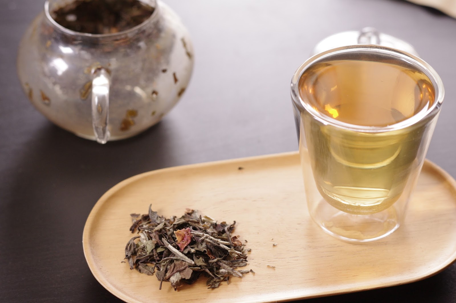 Savourer le thé: Test: Thé blanc rose lotus lychee (Hédiard)