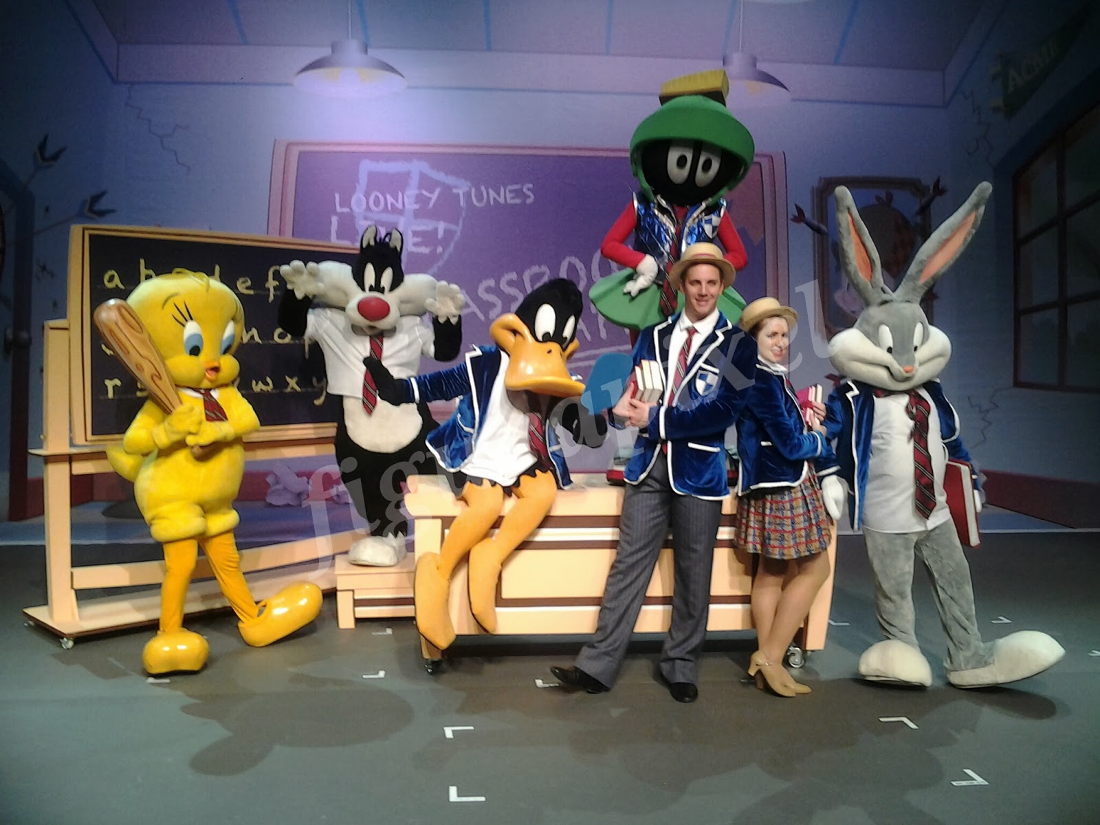 Cross The Line: Looney Tunes Classroom Capers in Kuching!!