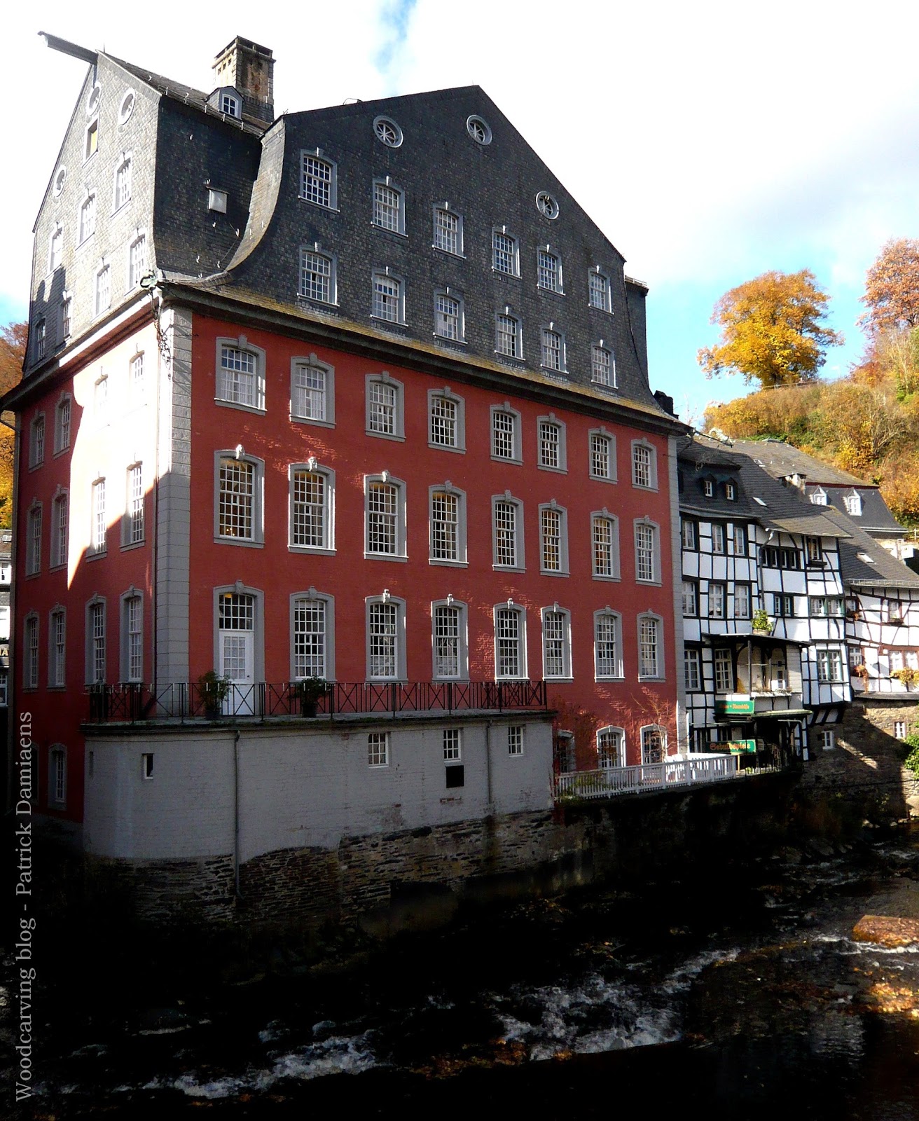 Sculpture Ornementale PATRICK DAMIAENS: LA MAISON ROUGE DE MONTJOIE ...