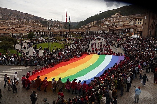 INTI SUN TREK PERU TOUR OPERATOR: Flag of the Quechua People