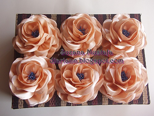 Suzana Mustafa: Bunga Reben ~ Ros