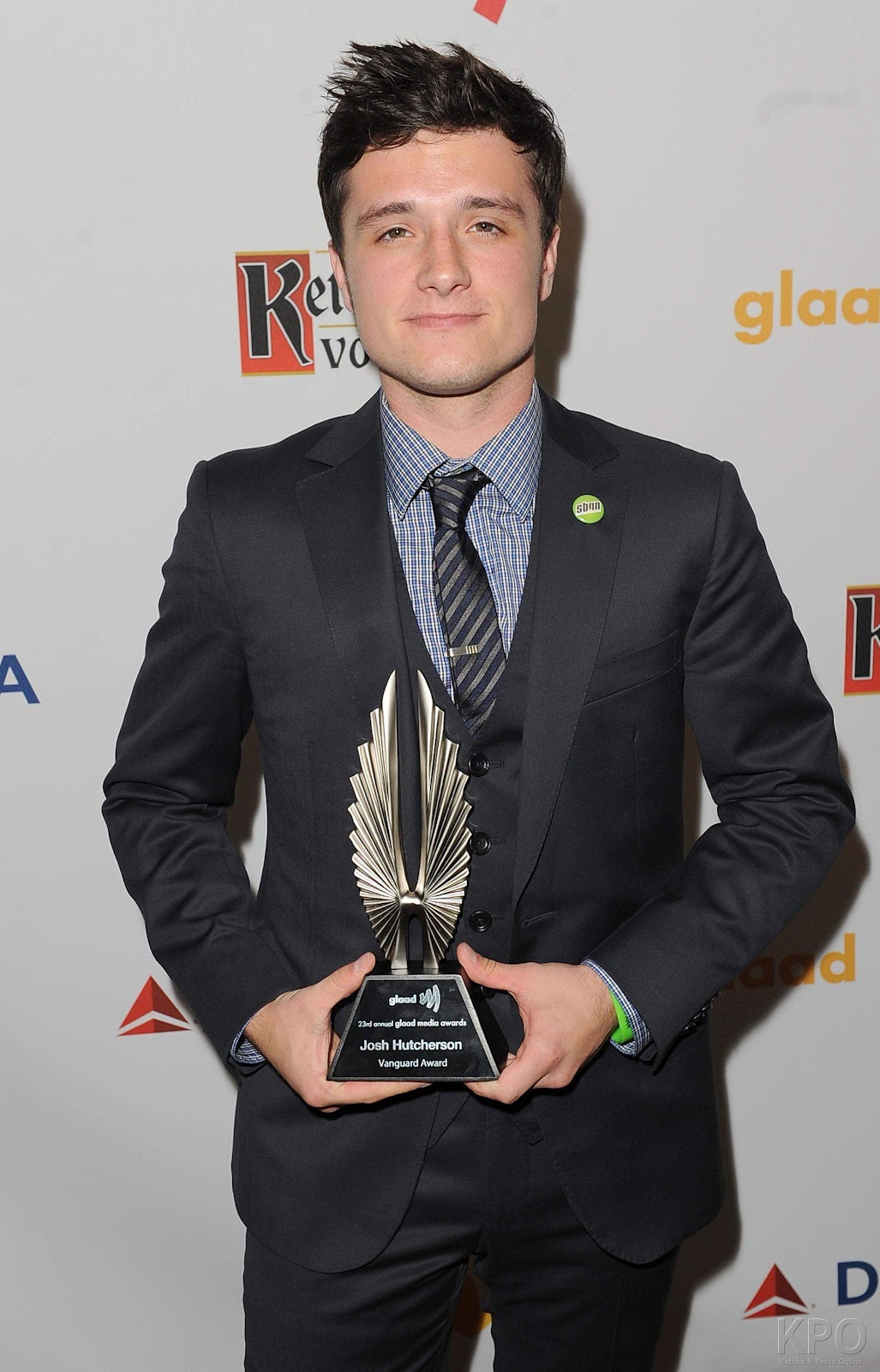 Josh Hutcherson Uruguay: Josh Hutcherson en los GLAAD Media Awards 2012