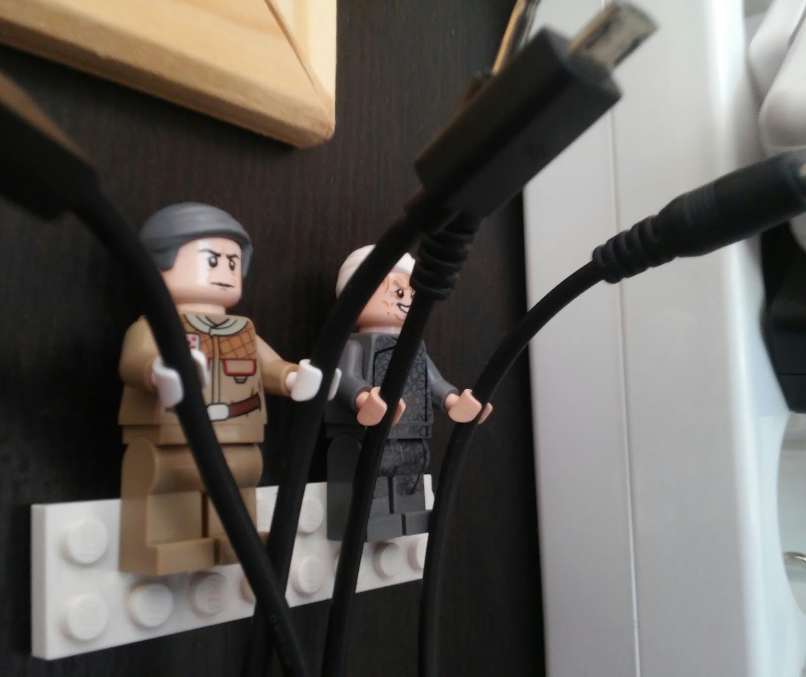 Frank's HAM RADIO blog: Lego helps to hold the cable...