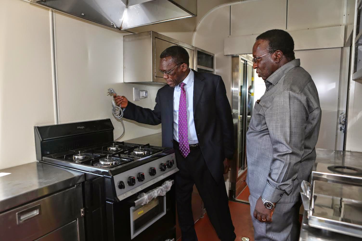 MATUKIO @ MICHUZI BLOG: WAZIRI MKUU AKAGUA MABEHEWA MABEHEWA MAPYA YA ...