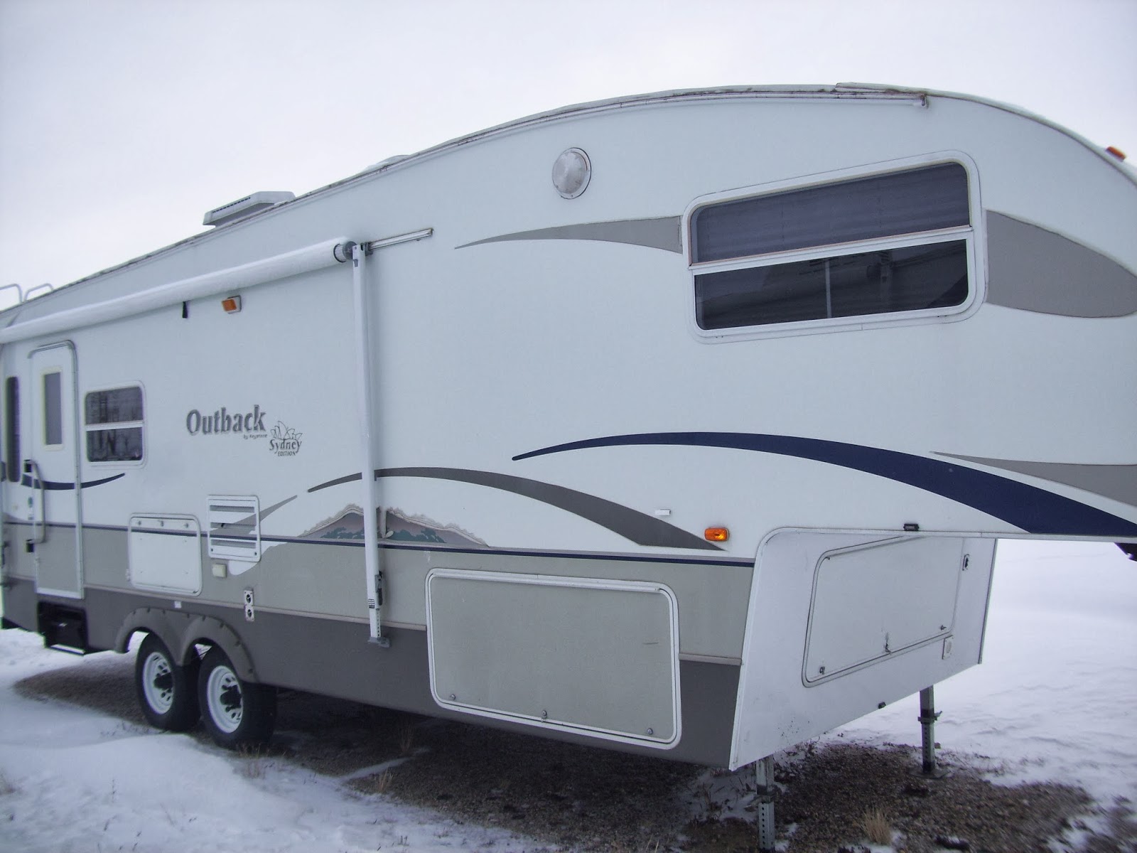 DR AUTO EXTRAS NEW & USED RV'S: 2004 Outback Sydney 28FRLS
