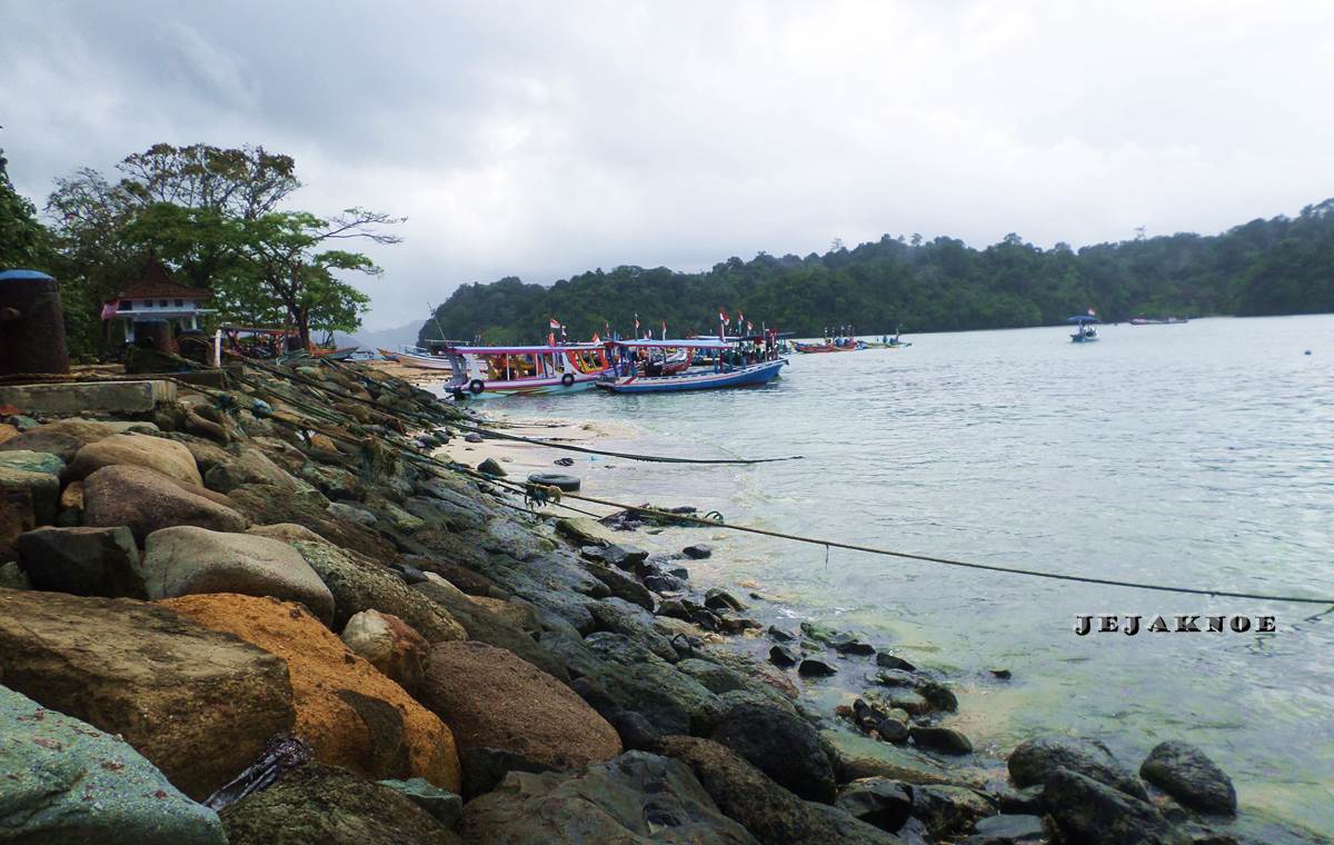 Melihat Indah Pulau Sempu Dari Pantai Sendang Biru Malang | jejaknoe.net