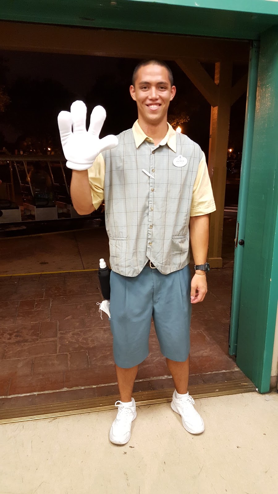 Walt Disney Wong's DCP Blog: Being a Bell Service Dispatch/Greeter