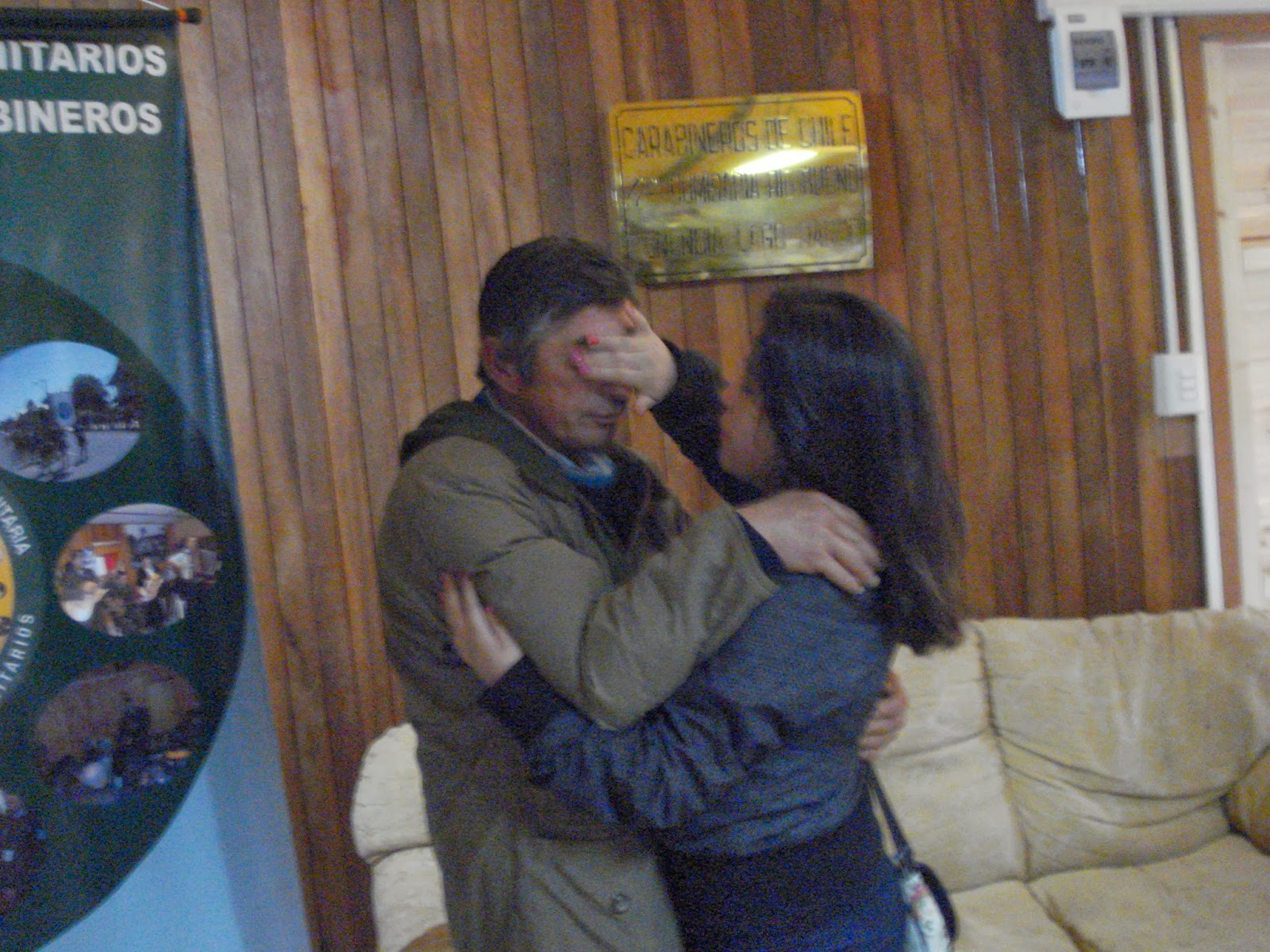 Fotografias De Un Aficionado Emocionante Reencuentro Entre Padre E Hija Despues De 10 Años