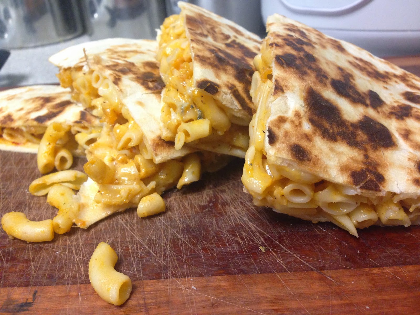 mini fridge blog. : mac and chee quesadee