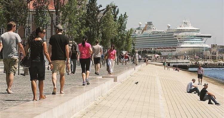 O VOO DO CORVO: Six reasons why mass tourism is unsustainable / Global ...