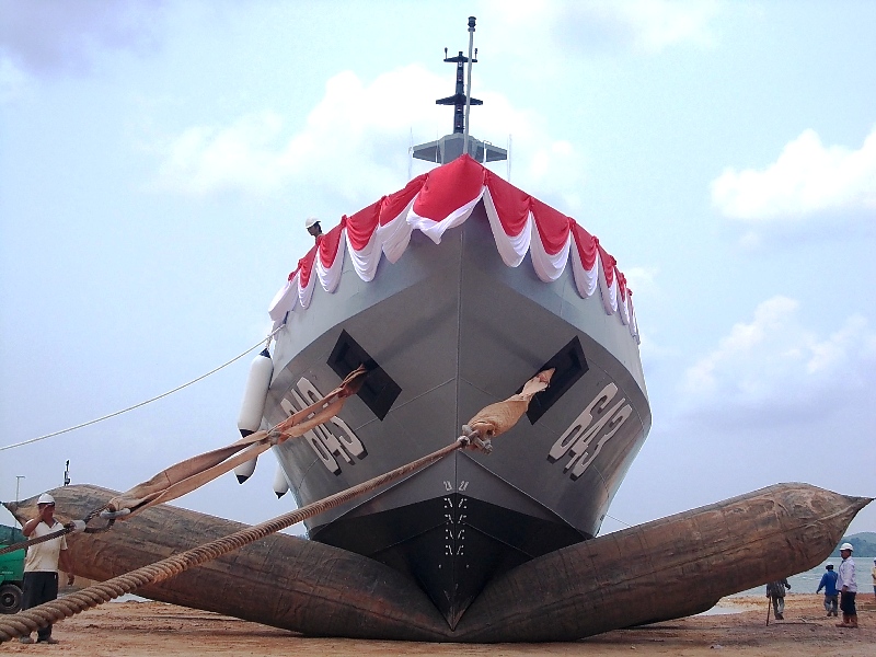 Pustaka Digital Indonesia: Kapal Perang Canggih Made in Indonesia.