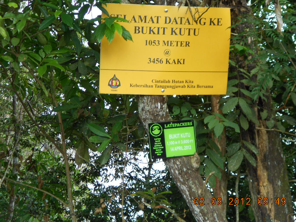 DI SiNi sEgaLaNya BerMuLa: Beraya Di Puncak Gunung Bukit Kutu