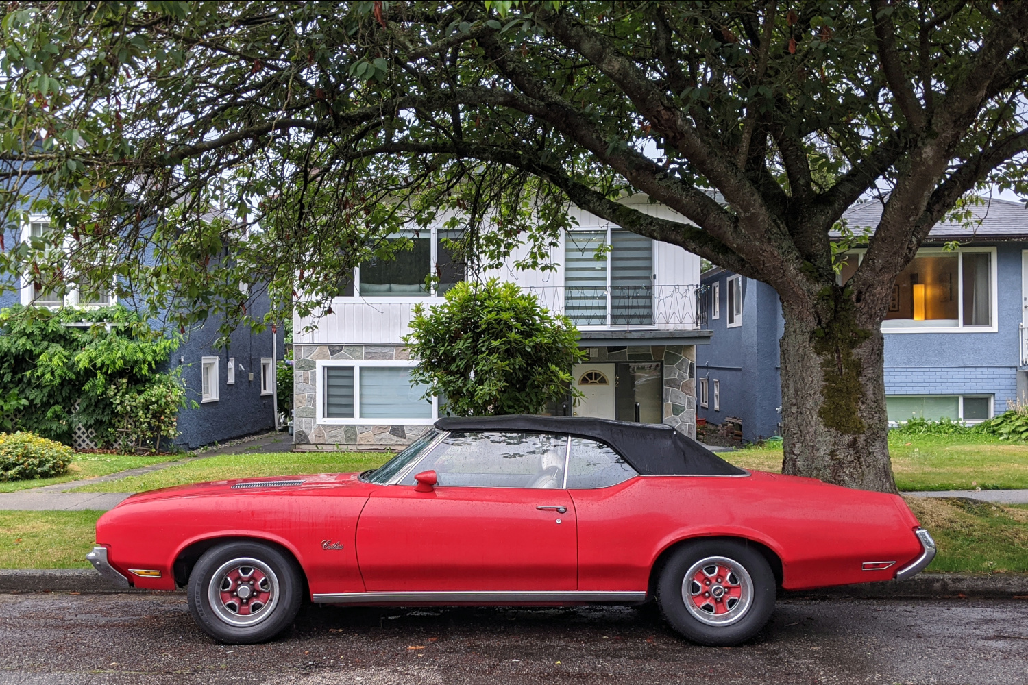 Old Parked Cars Vancouver: 1972 Oldsmobile Cutlass Convertible