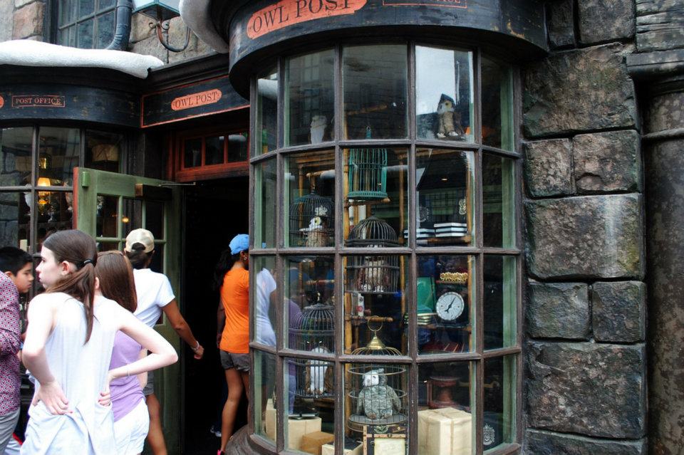 Hughes Reviews (and other wordy stuff): Harry Potter World: Ollivander ...