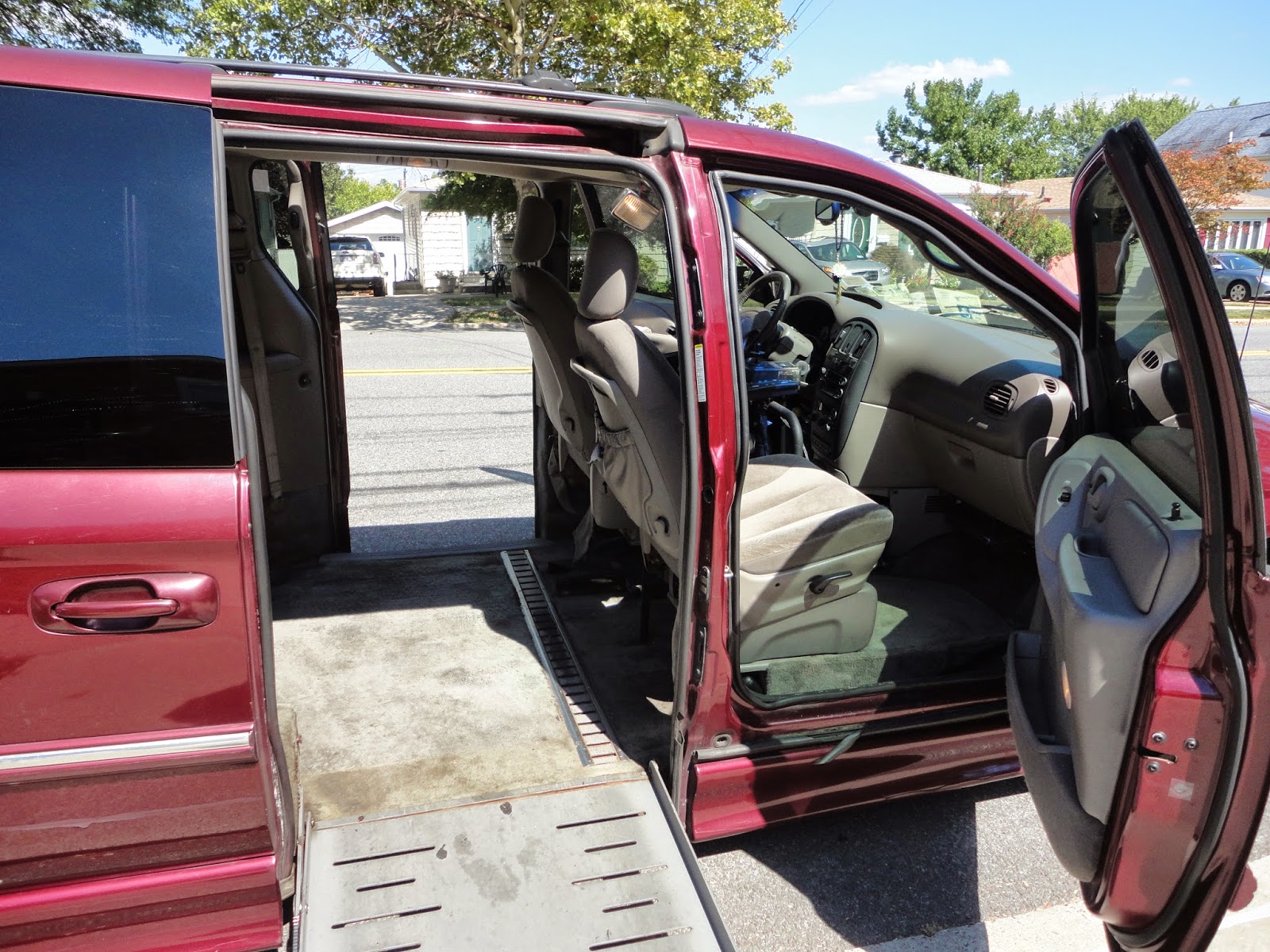 Handicapped modified Dodge Grand Caravan Van w/ IMS Braun conv w/ EMC ...