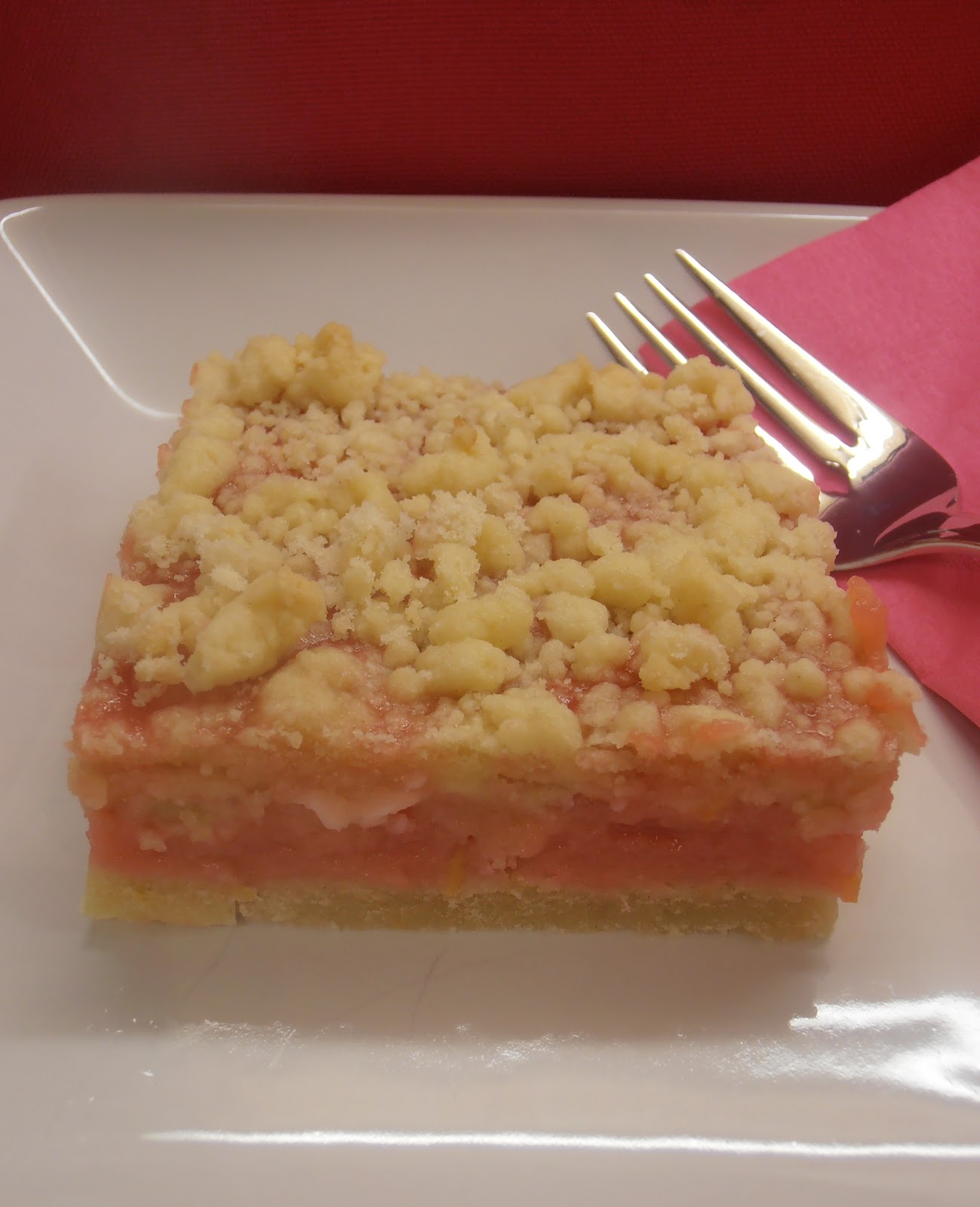 Raspberry Lemonade Crumb Squares | The Brunette Baker