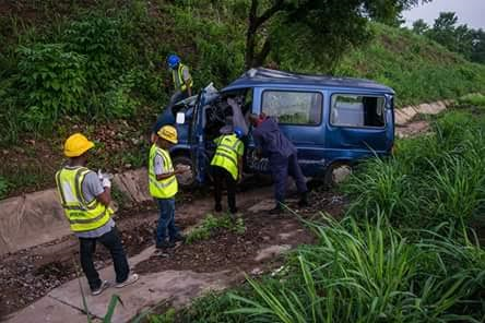 Photos: Speeding vehicle runs off the road in Lagos
