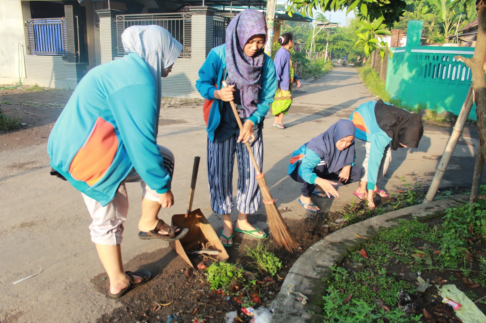 Kerja Bakti di Dusun Sugihan Bersama Mahasiswa KKN UMSIDA - Desa Japan