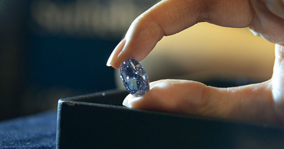 Kisah Sang Nenek dan Dua Berlian Biru - Dunia pojoK