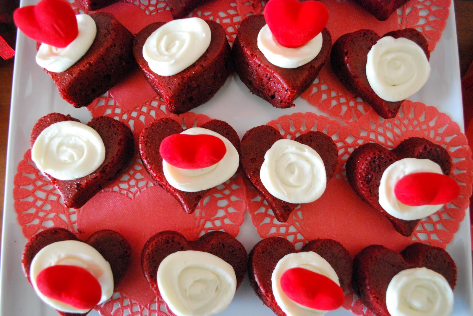 Creative or Not?: Yummy and Creative Valentines Day Cupcakes