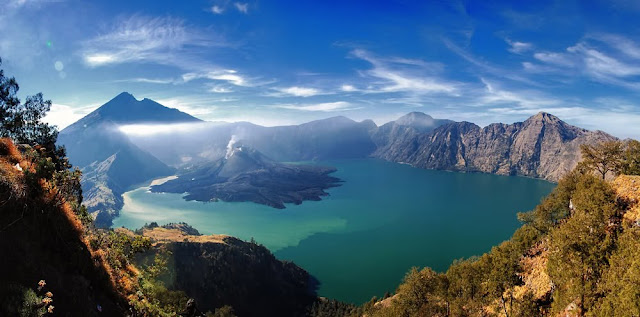 Travel Dreamer Indonesia: 20 Keindahan Alam Indonesia yang Mendunia