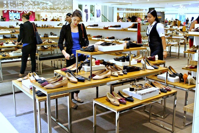 Anagon: Shopping at the SM Shoe City in SM Makati