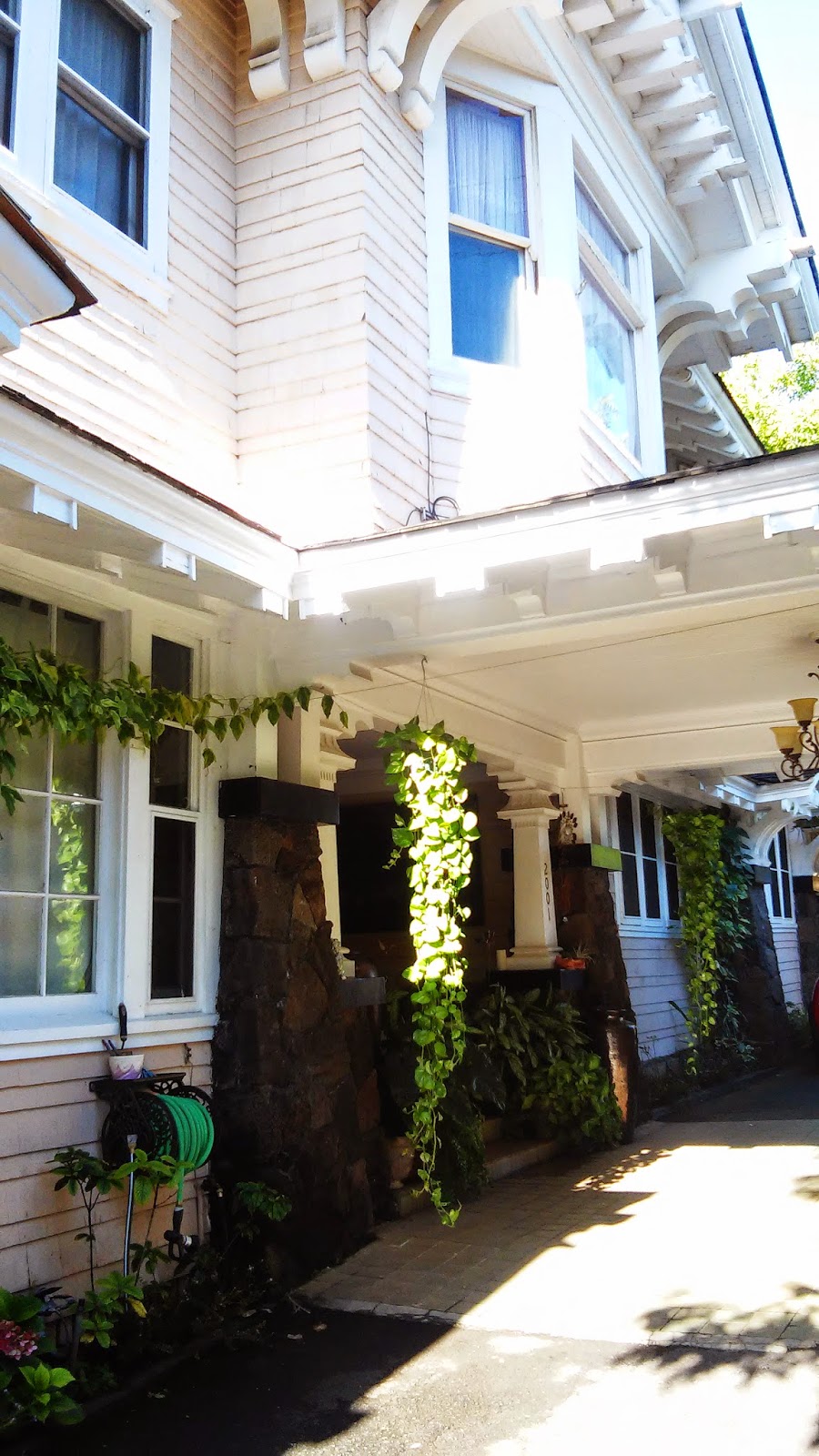 Wackerly Family: Hawaii: Hanauma Bay, Kaneana Cave, Manoa Valley Inn ...