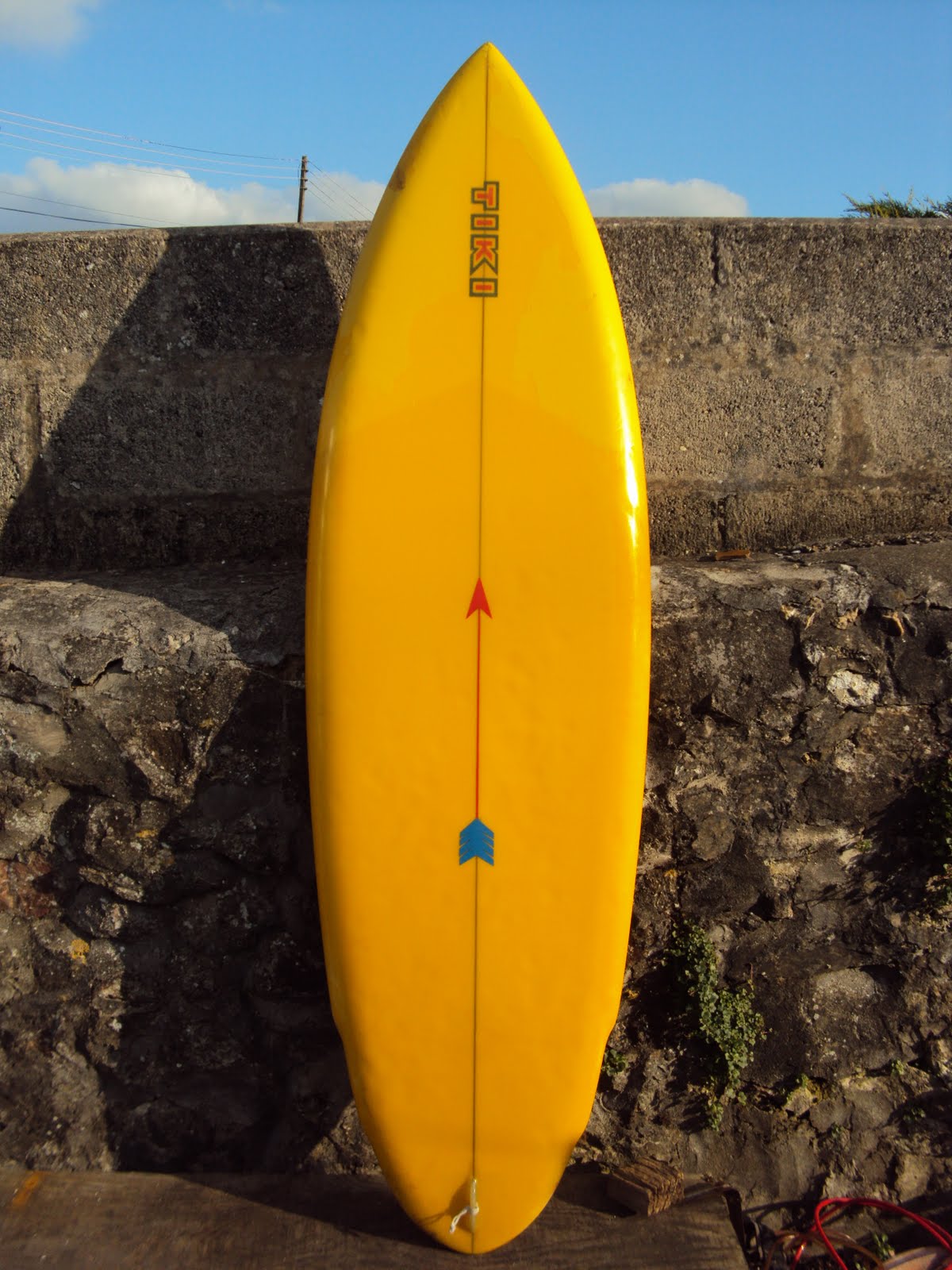 vintage surfboard collector UK: Tiki twin fin late 70s