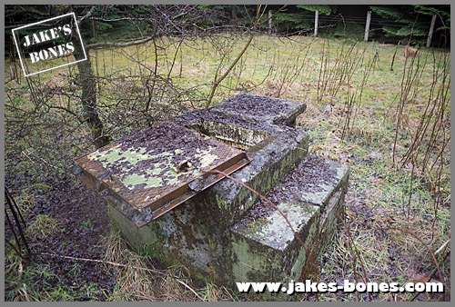Exploring the abandoned bunker : Jake's Bones