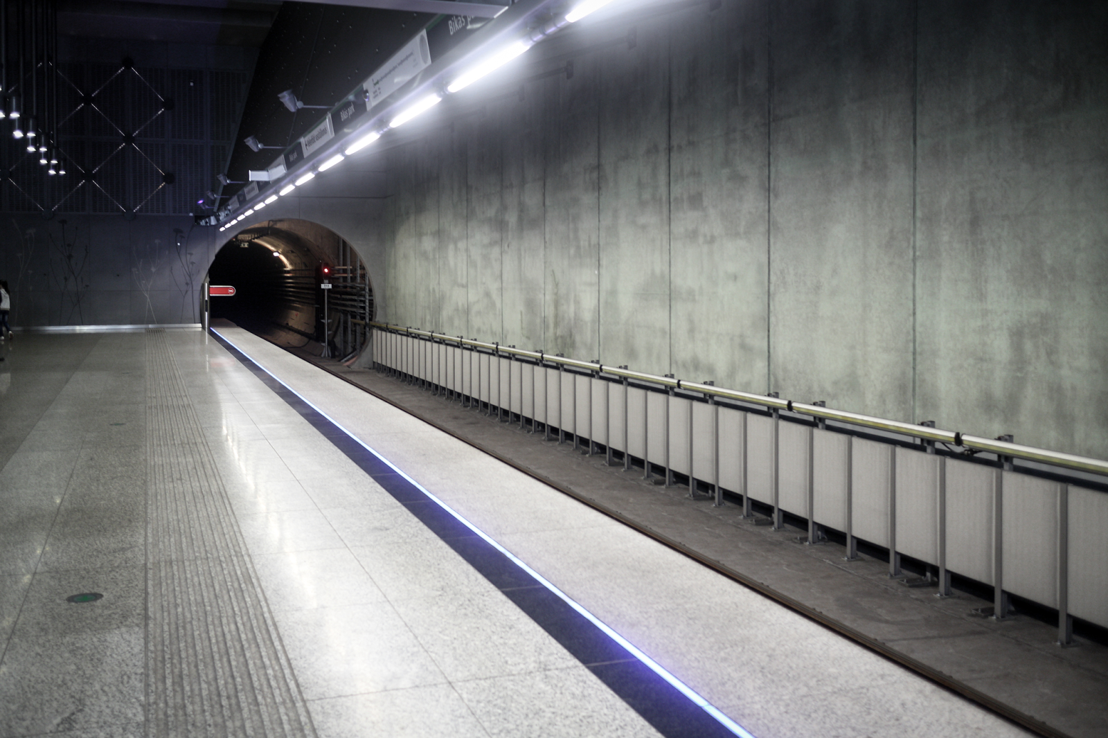 Thomas CLaus: REPORTAGE / METRO M4 / BUDAPEST