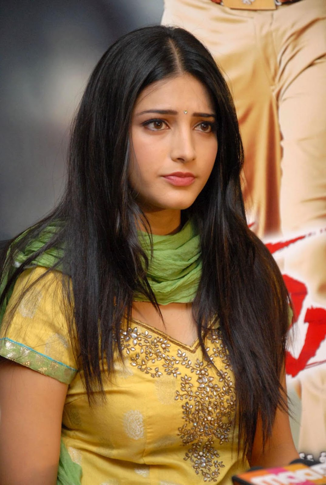 Shruti Hasan Gabbar Singh Stills Entertainment