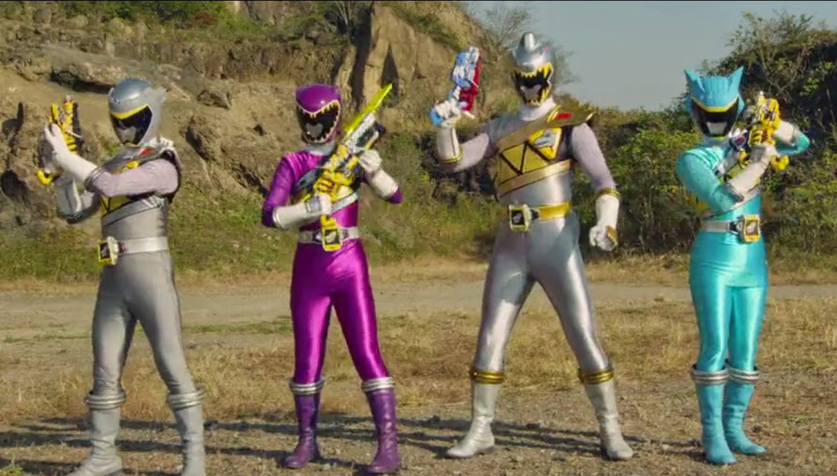 Red and White Sentai: ToQger vs Kyoryuger Captured Images