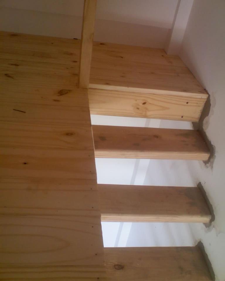 Entrepisos de madera, escaleras.: Entrepisos