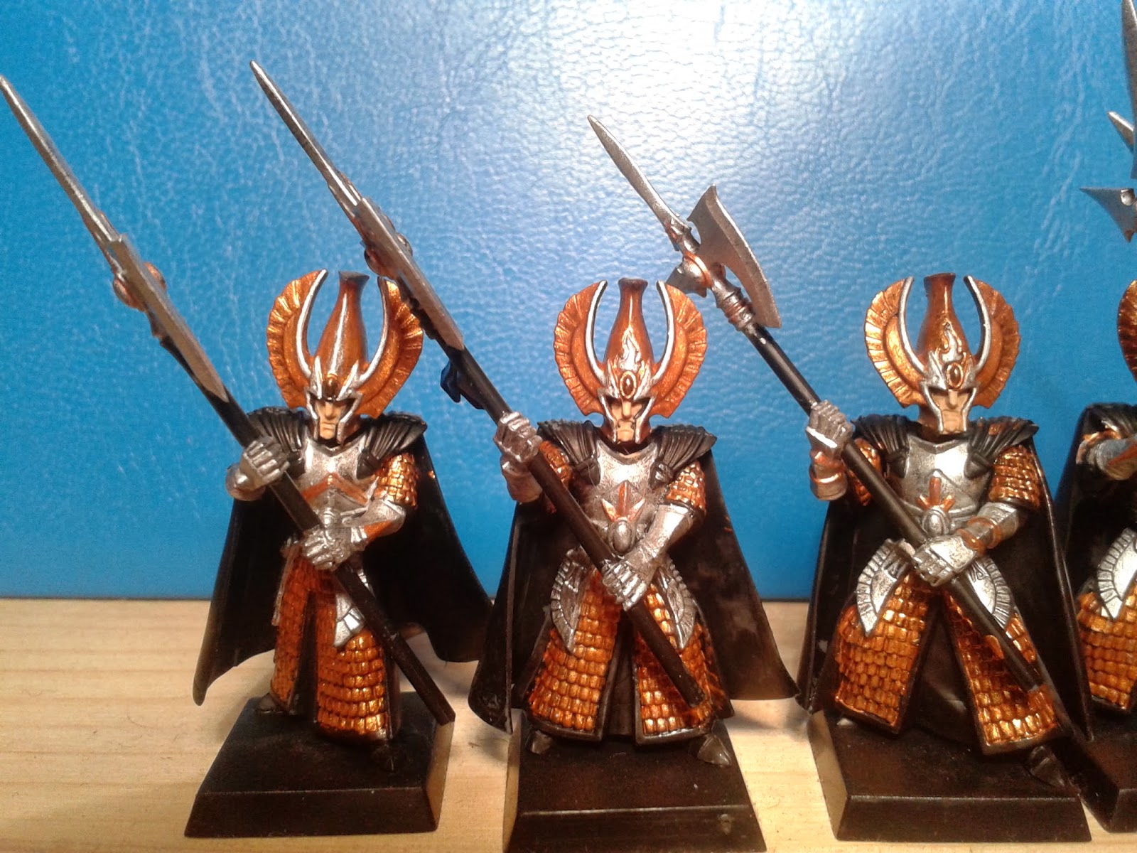 WARHAMMER: un gruppo di cinque Guardie della Fenice